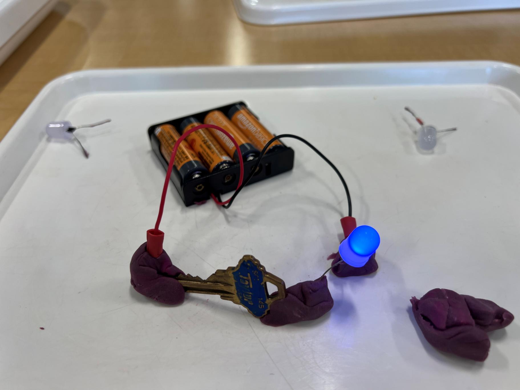 Everyday Engineering: Squishy Circuits | Discovery Museum